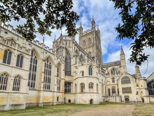 Gloucester Cathedral | History, Photos, and visitor information