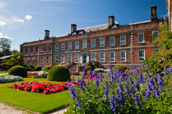 Photos of Erdigg Hall and Gardens, from a traveller's guide to gardens ...